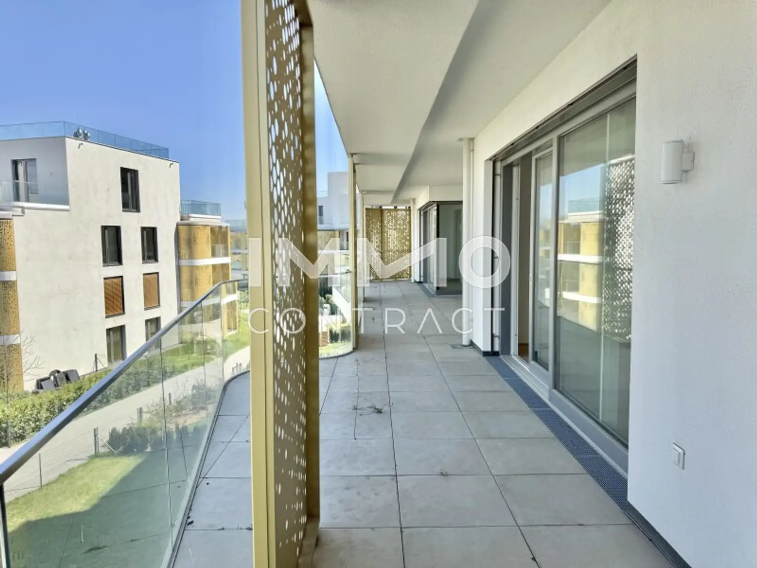 Exklusiv am Wasser: 6-Zimmer-Wohnung mit 45m2 Freifläche in erster ...