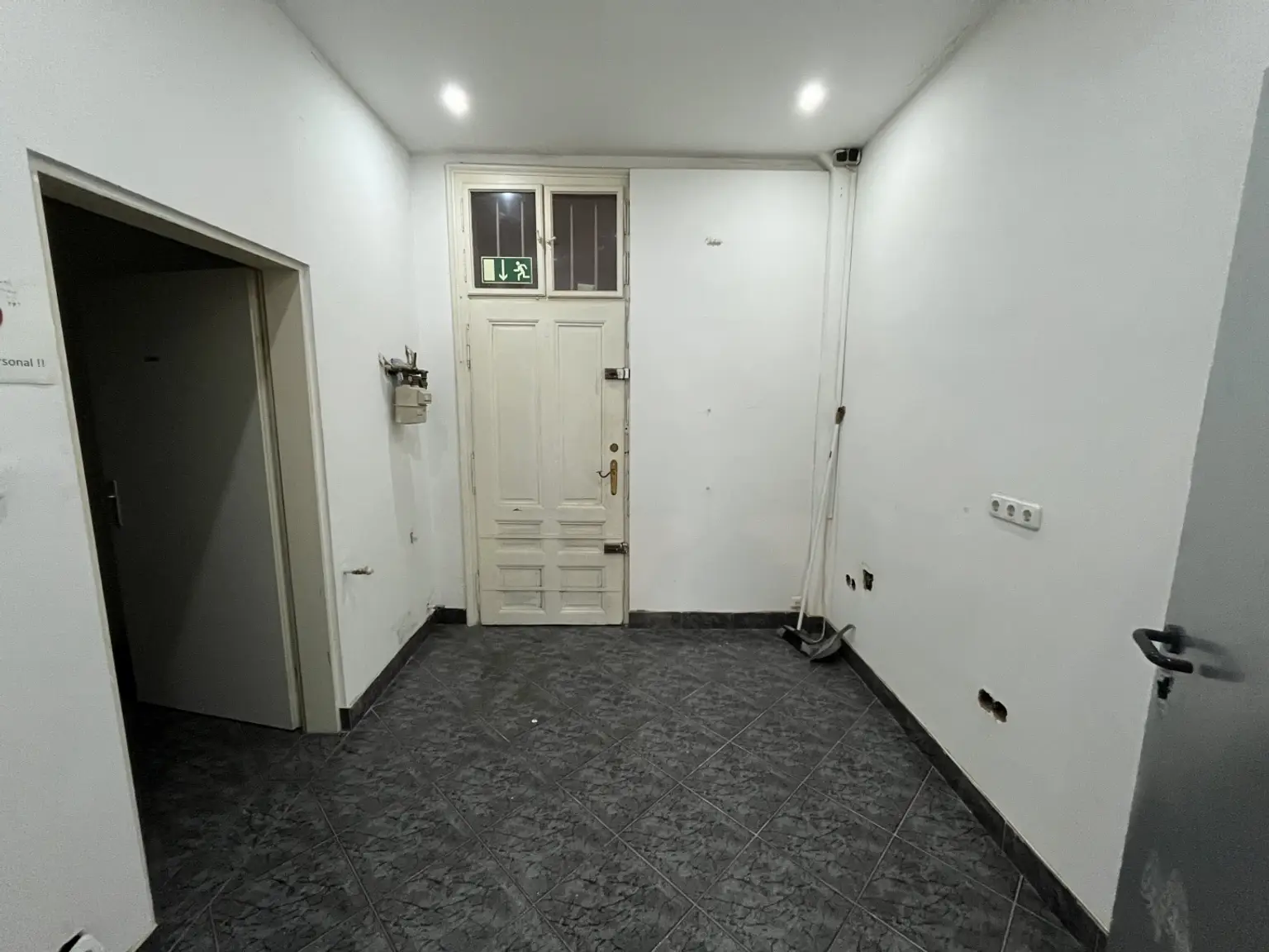 Unbefristetes Geschäftslokal bei der Lugner City! Top Lage ...