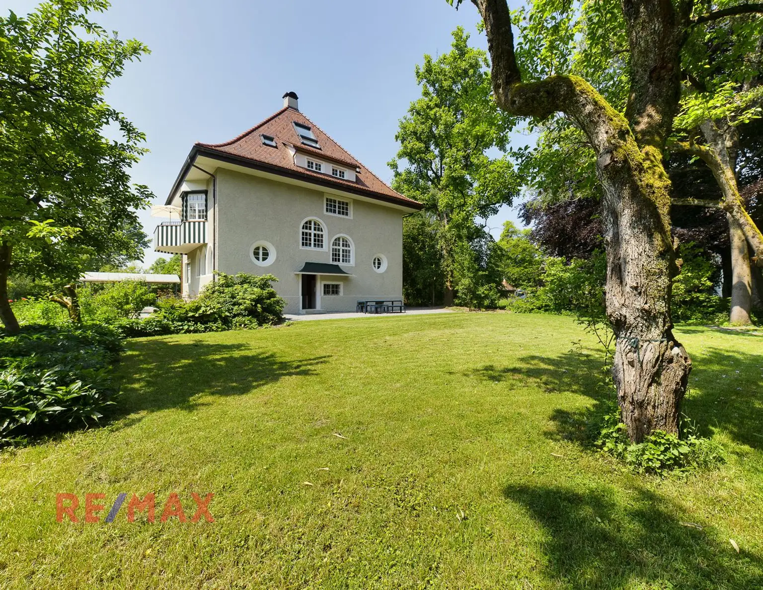 Ästhetische Villa am Stadtrand mit Park - Haus zum Kauf in 6900 Bregenz